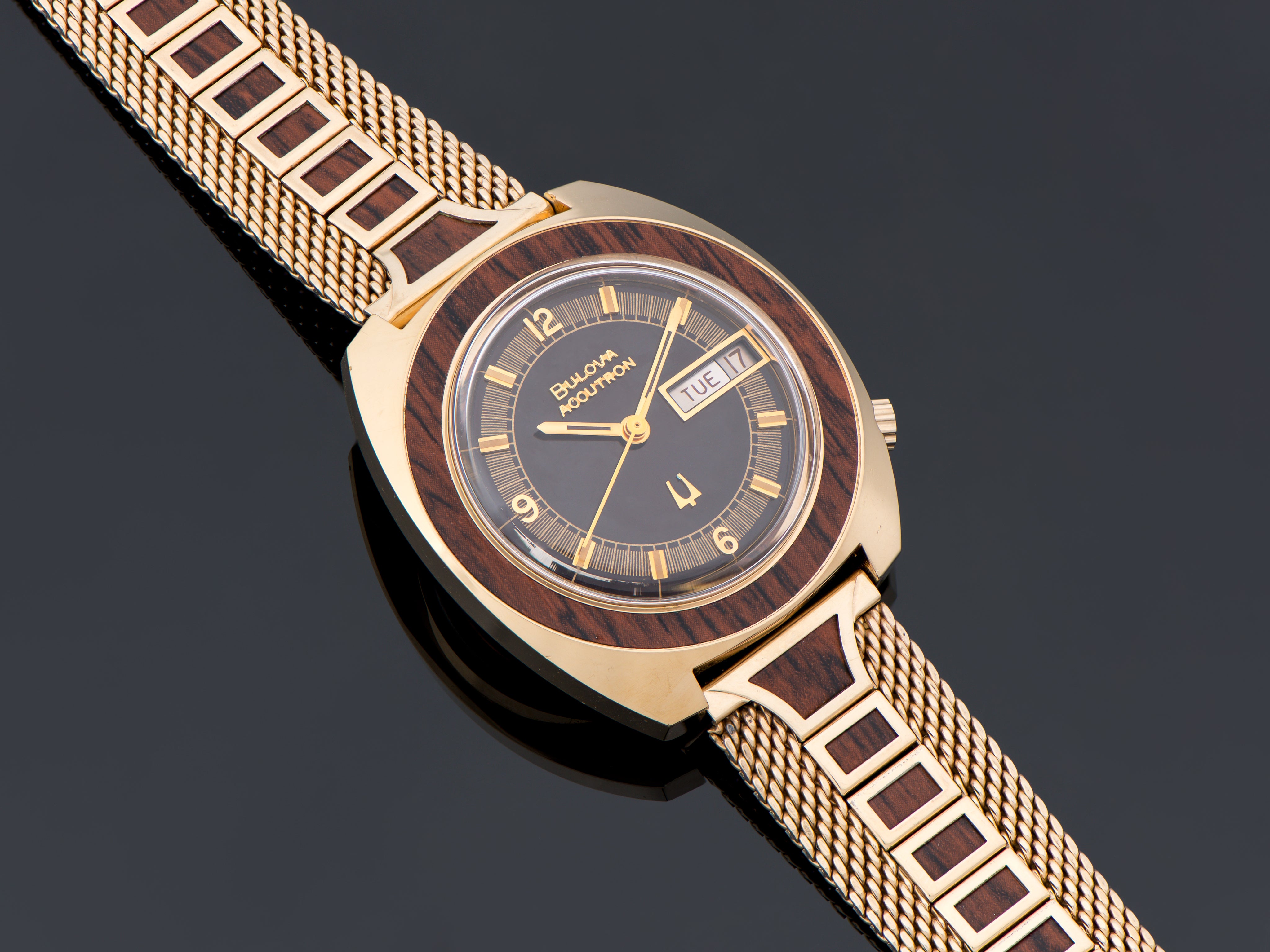 Bulova Accutron Woody 2182 Watch With Original Bracelet