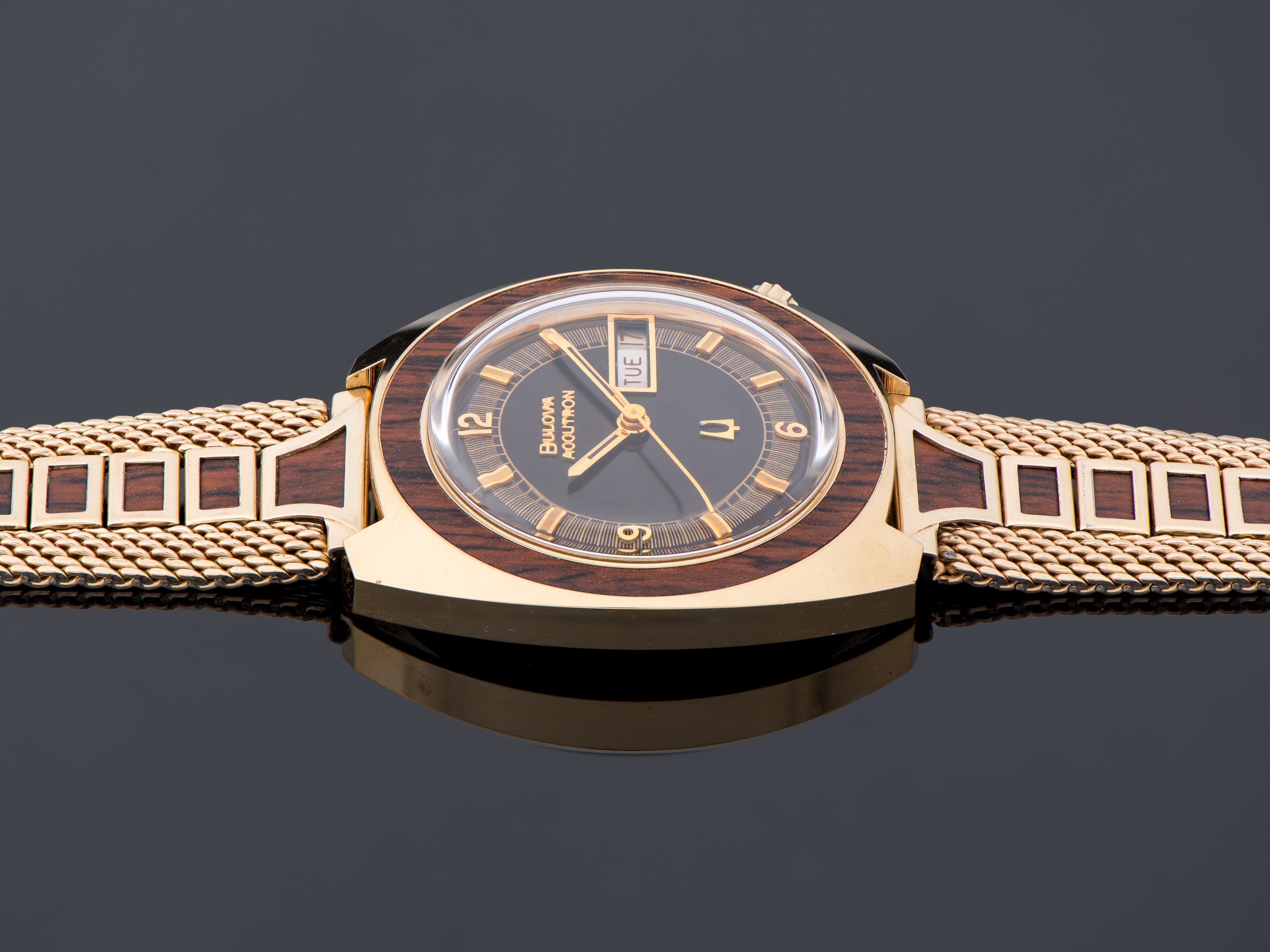 Bulova Accutron Woody 2182 Watch With Original Bracelet