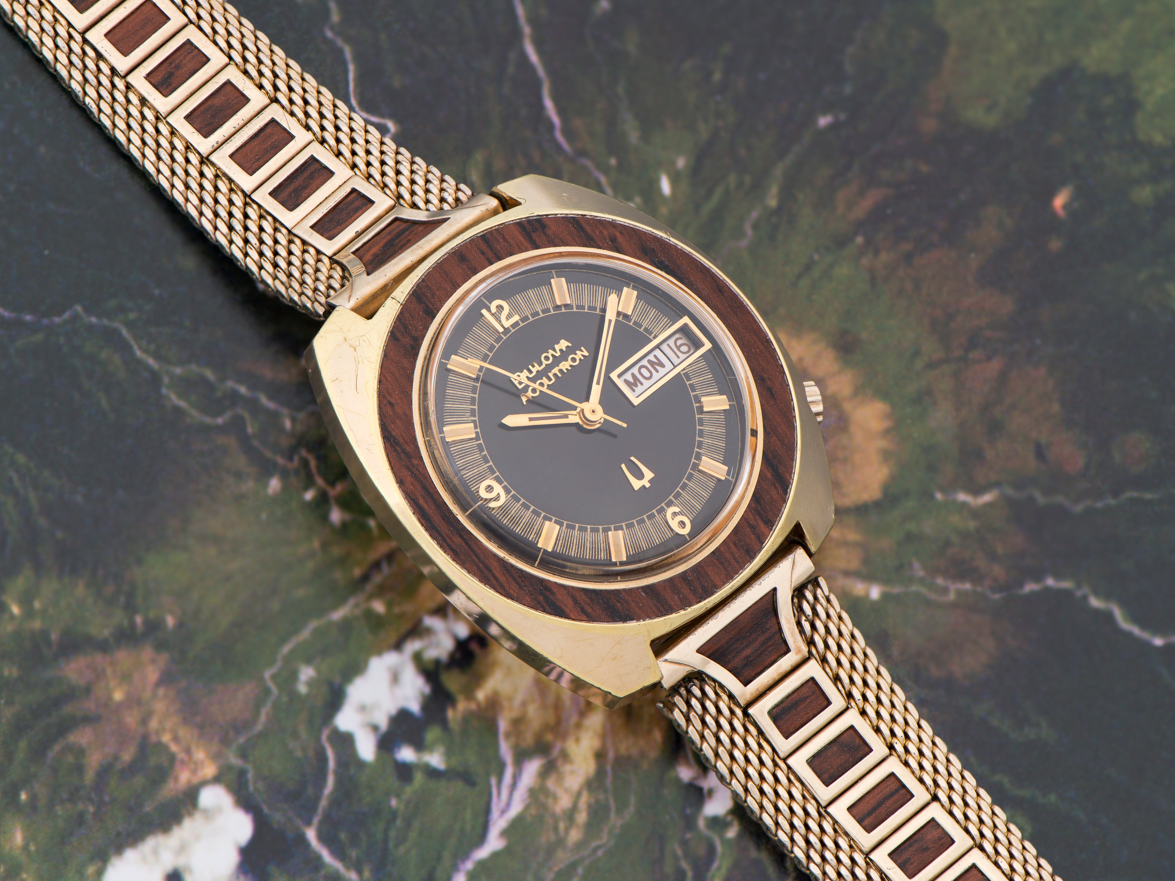 Bulova Accutron Woody 2182 Watch With Original Bracelet