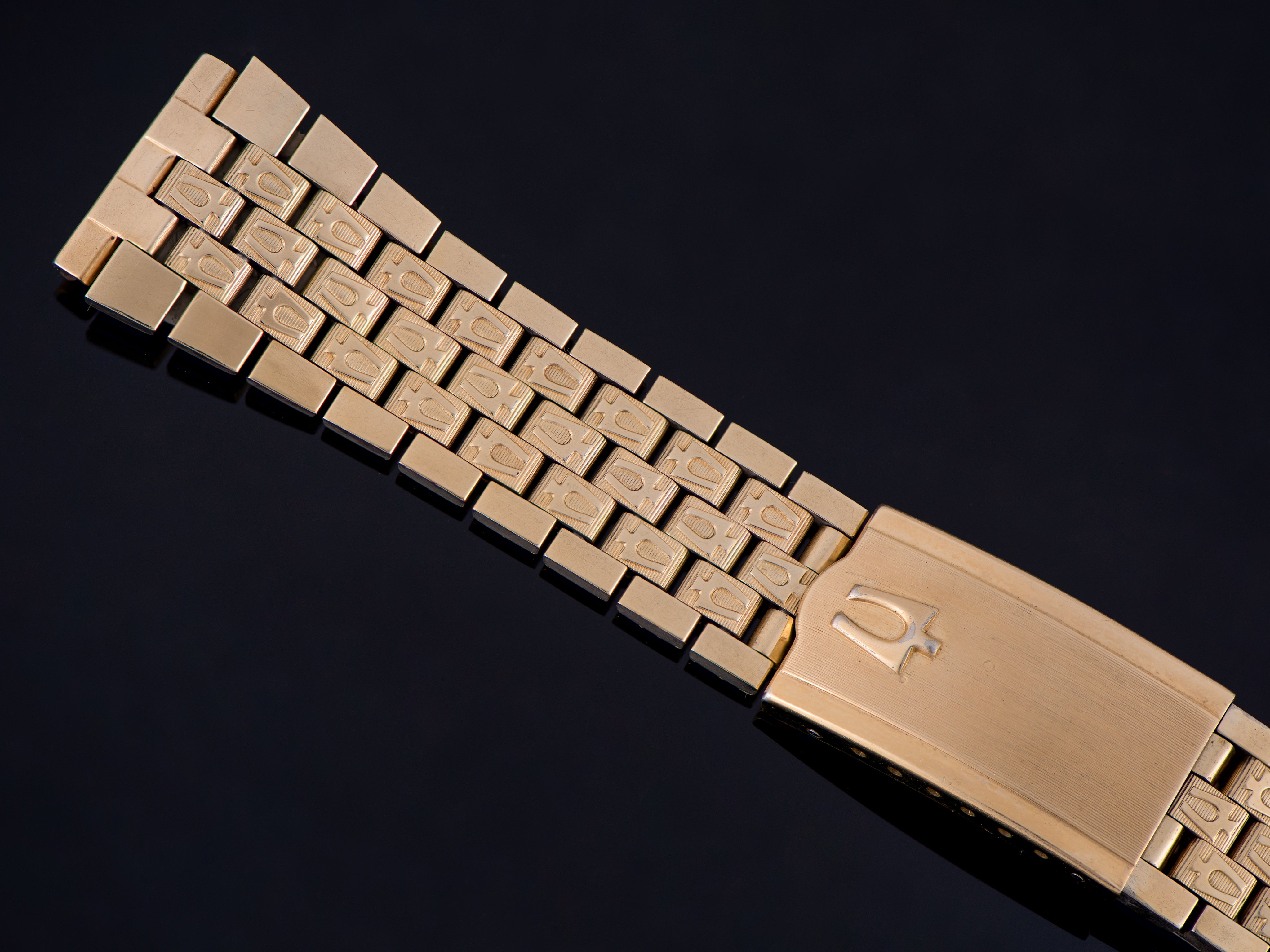Bulova Accutron Tuning Fork Links Bracelet | Unwind In Time