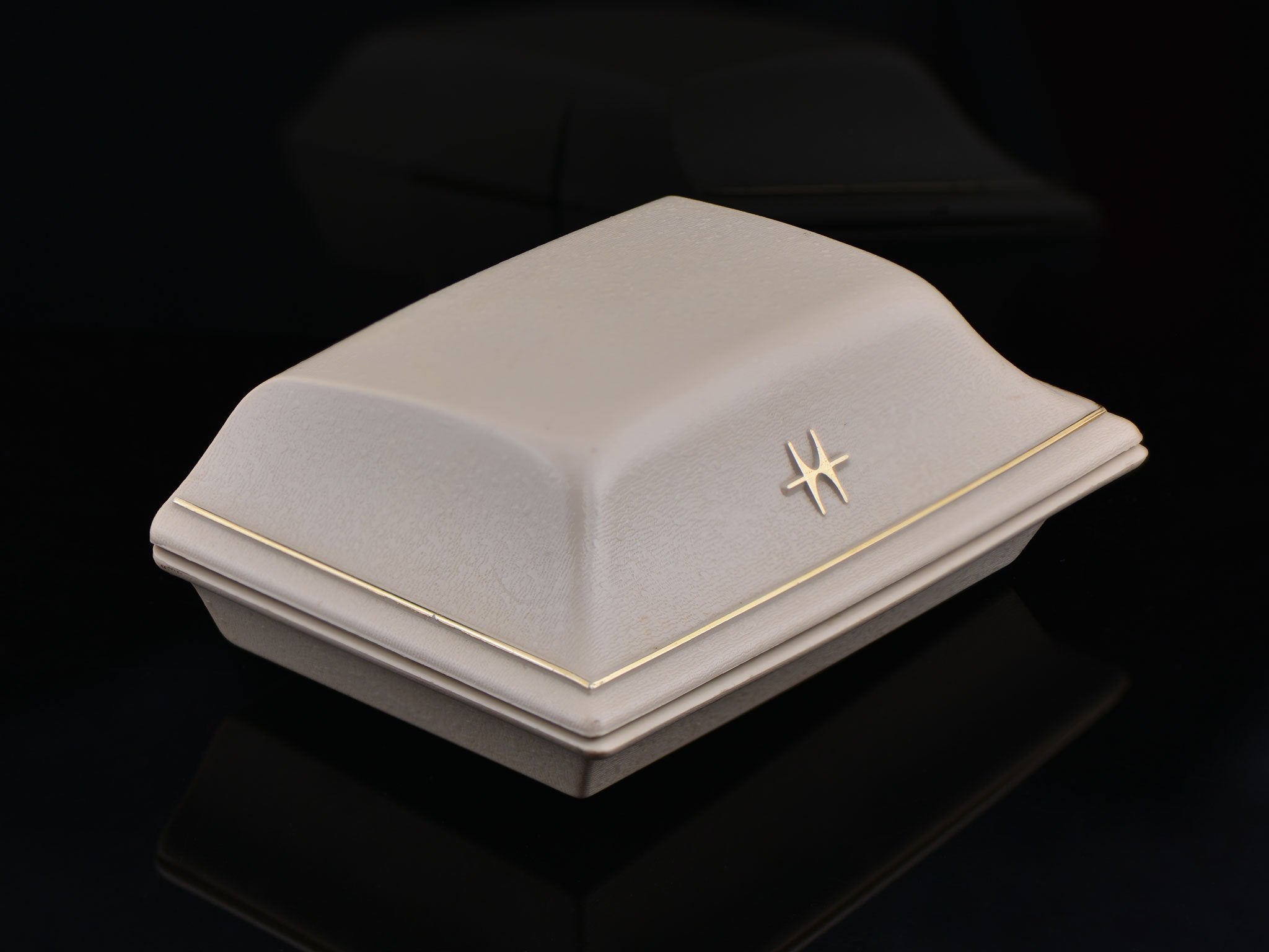 Hamilton Electric Clamshell Box | Unwind In Time