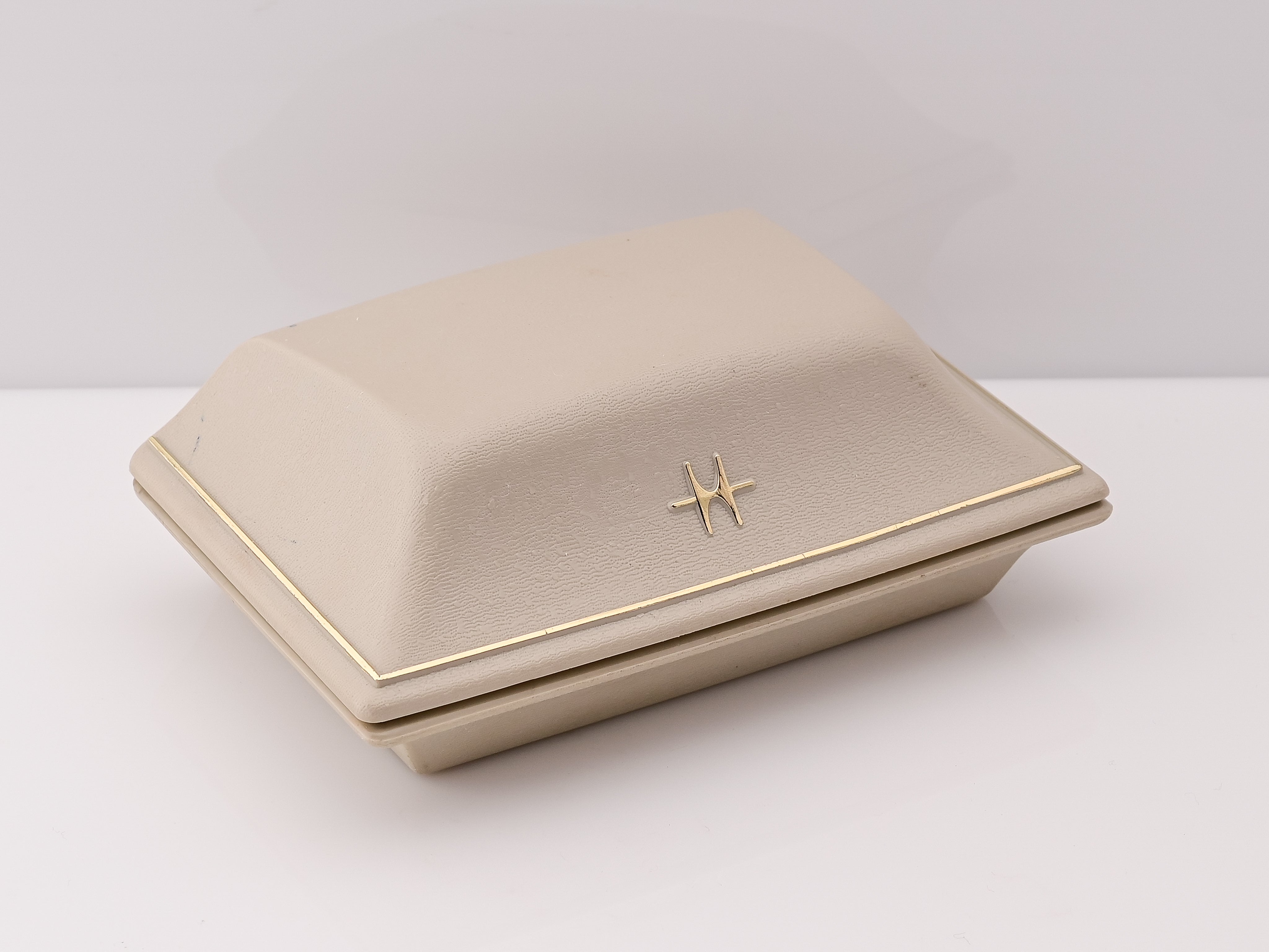 Hamilton Electric Clamshell Box | Unwind In Time