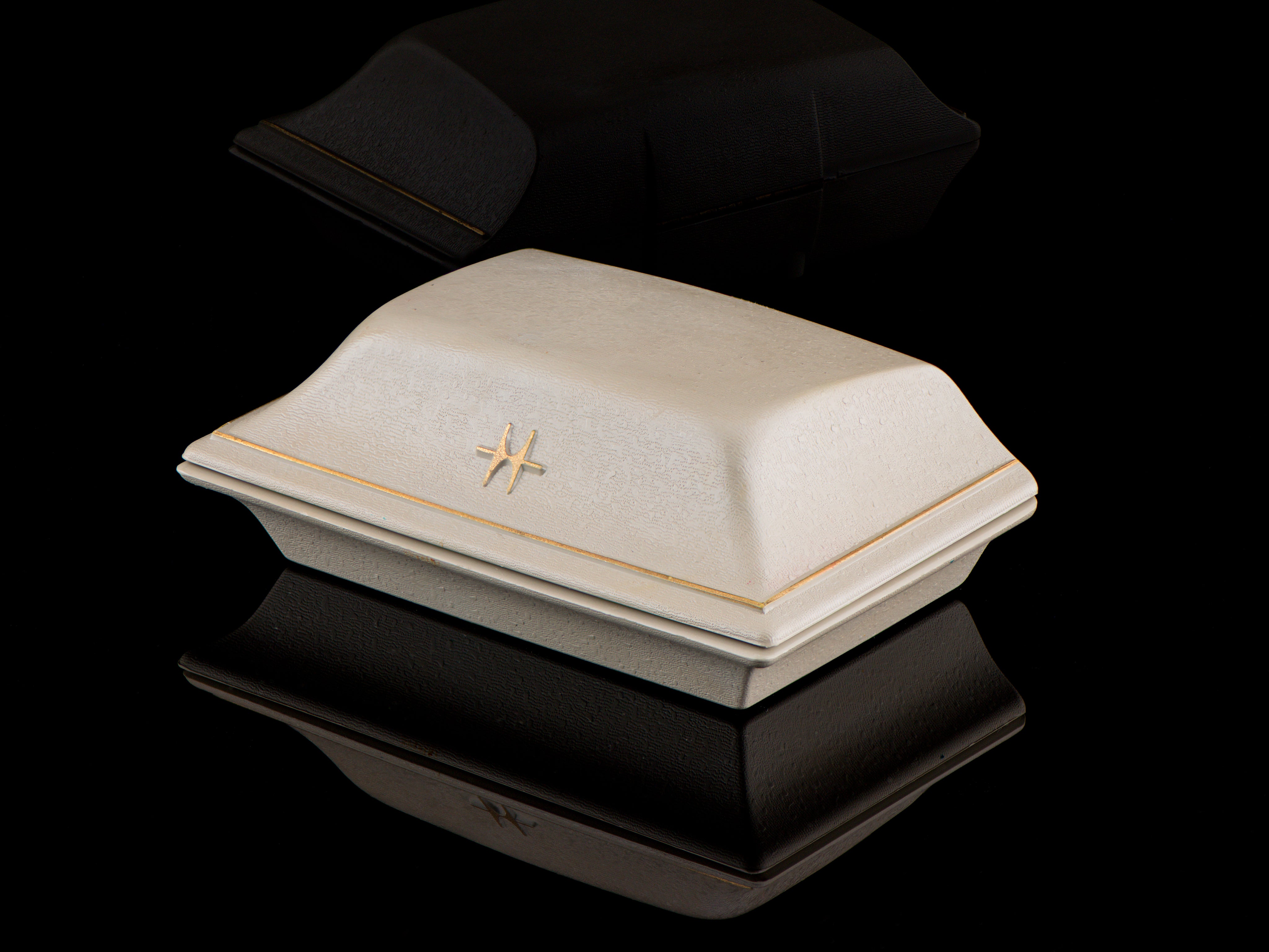 Hamilton Electric Clamshell Box | Unwind In Time