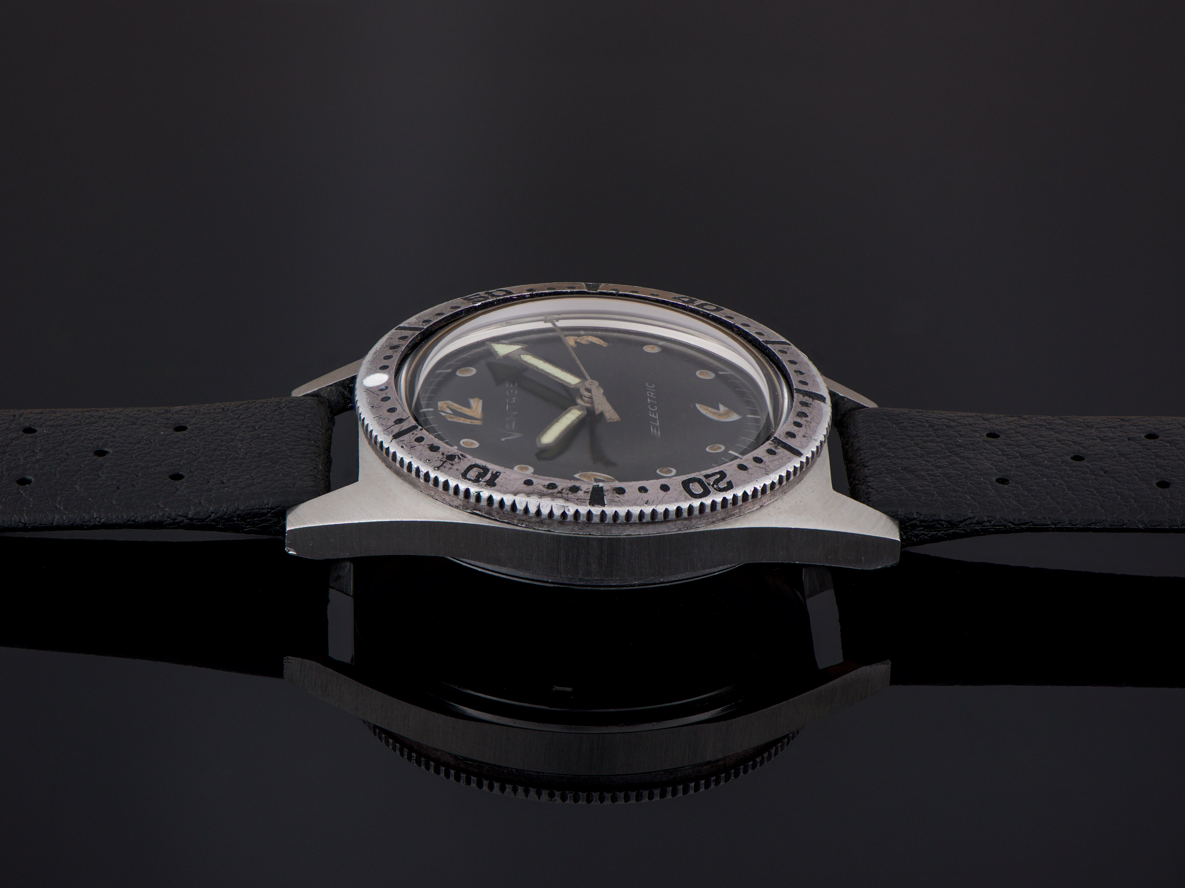 Vantage Electric 130E By Hamilton Dive Watch | Unwind In Time